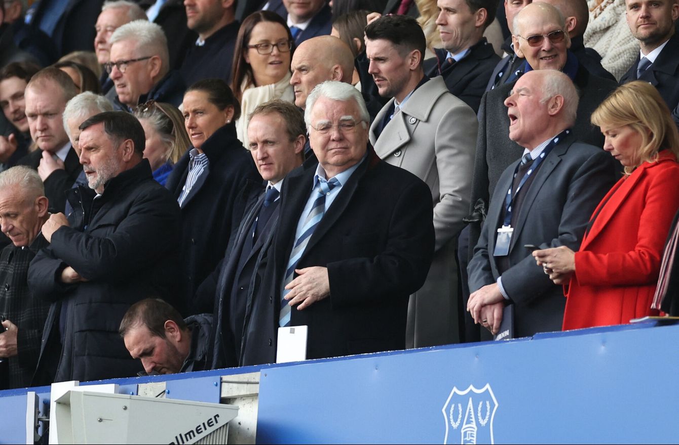 Evertons formand Bill Kenwright er død