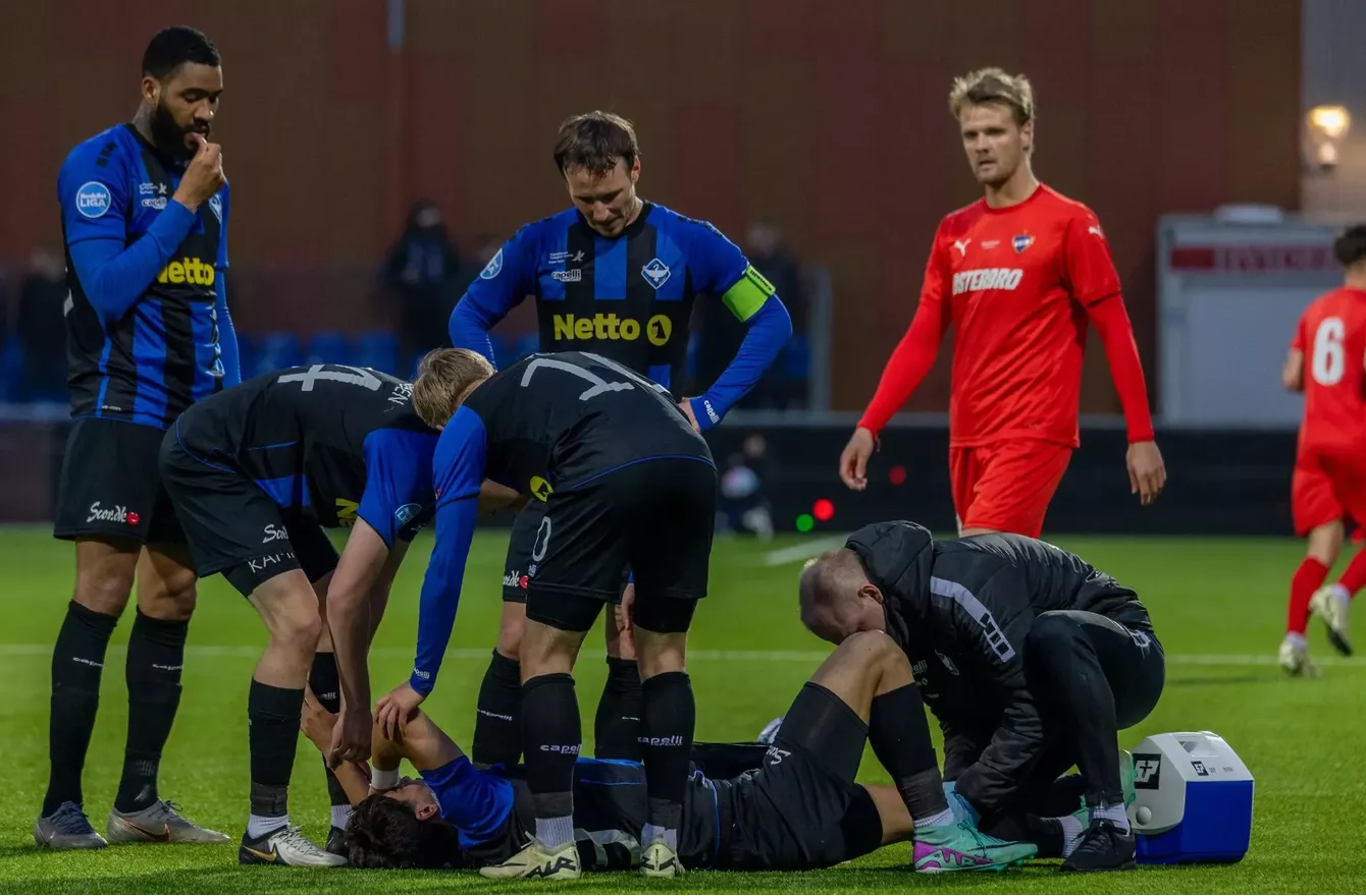 Efter korsbåndsskade: HB Køge forlænger med Semovski