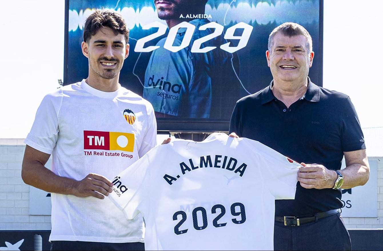 André Almeida får et år mere i Valencia