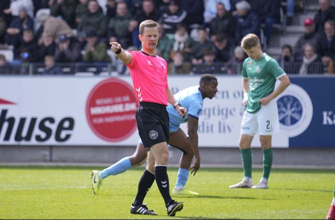 Jonas Hansen forklarer straffesparkskendelse: Han prøver ikke at snyde