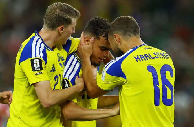 LIVE: Sverige foran ved pausen!